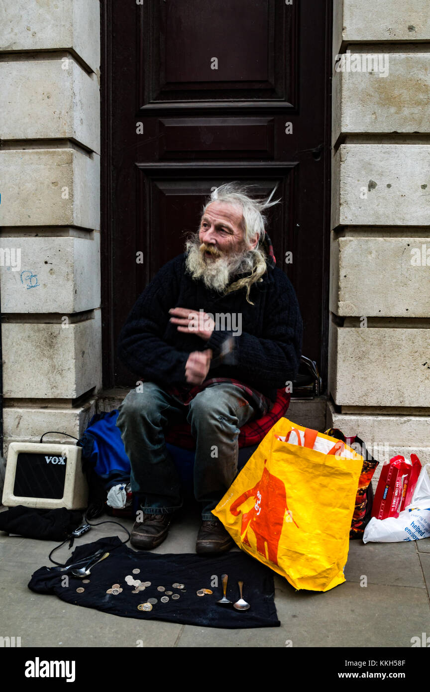 Man playing spoons hi-res stock photography and images - Alamy