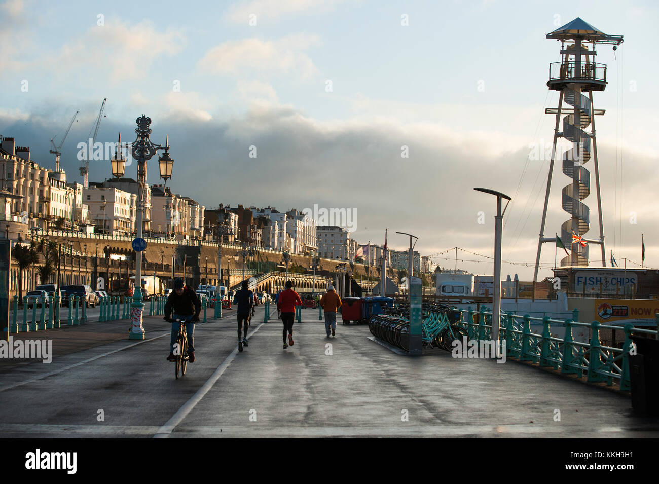 Cycling on brighton seafront hi-res stock photography and images - Alamy
