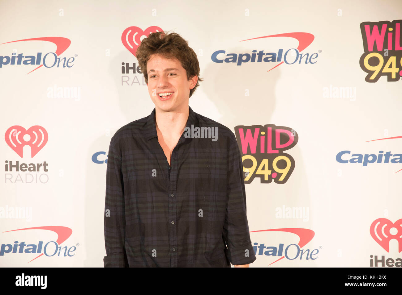 Charlie puth red carpet hi-res stock photography and images - Alamy