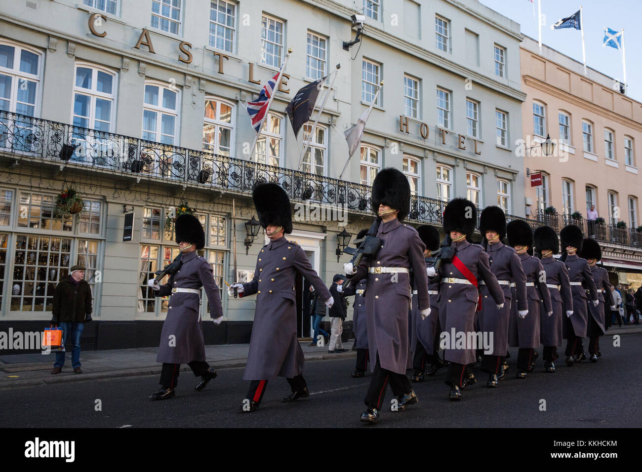 Coldstream guards windsor hi-res stock photography and images - Alamy