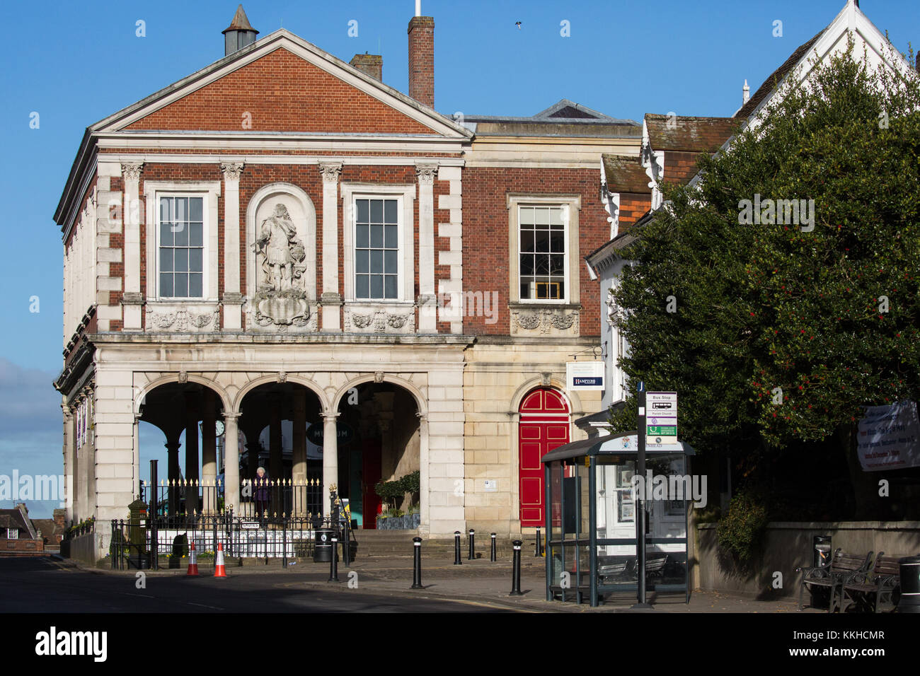 Windsor guildhall statue george hi-res stock photography and images - Alamy