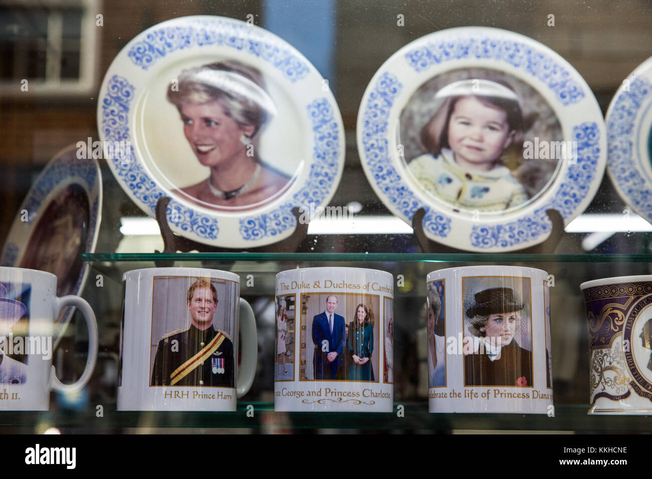 Windsor, UK. 1st Dec, 2017. Royal souvenirs in the window of a gift ...