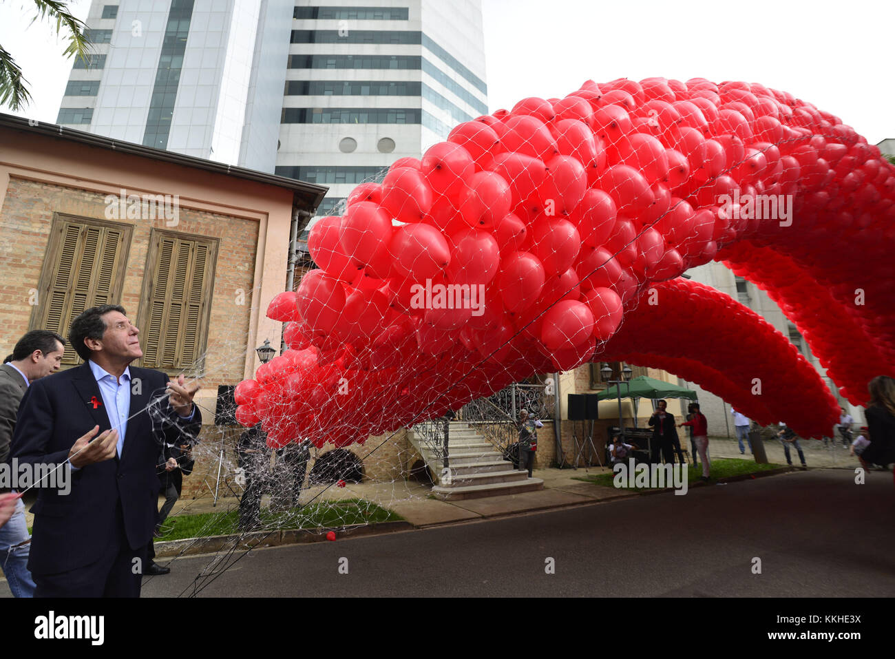 Sao Paulo, Brazil. 1st Dec, 2017. Traditional release of ten thousand ...