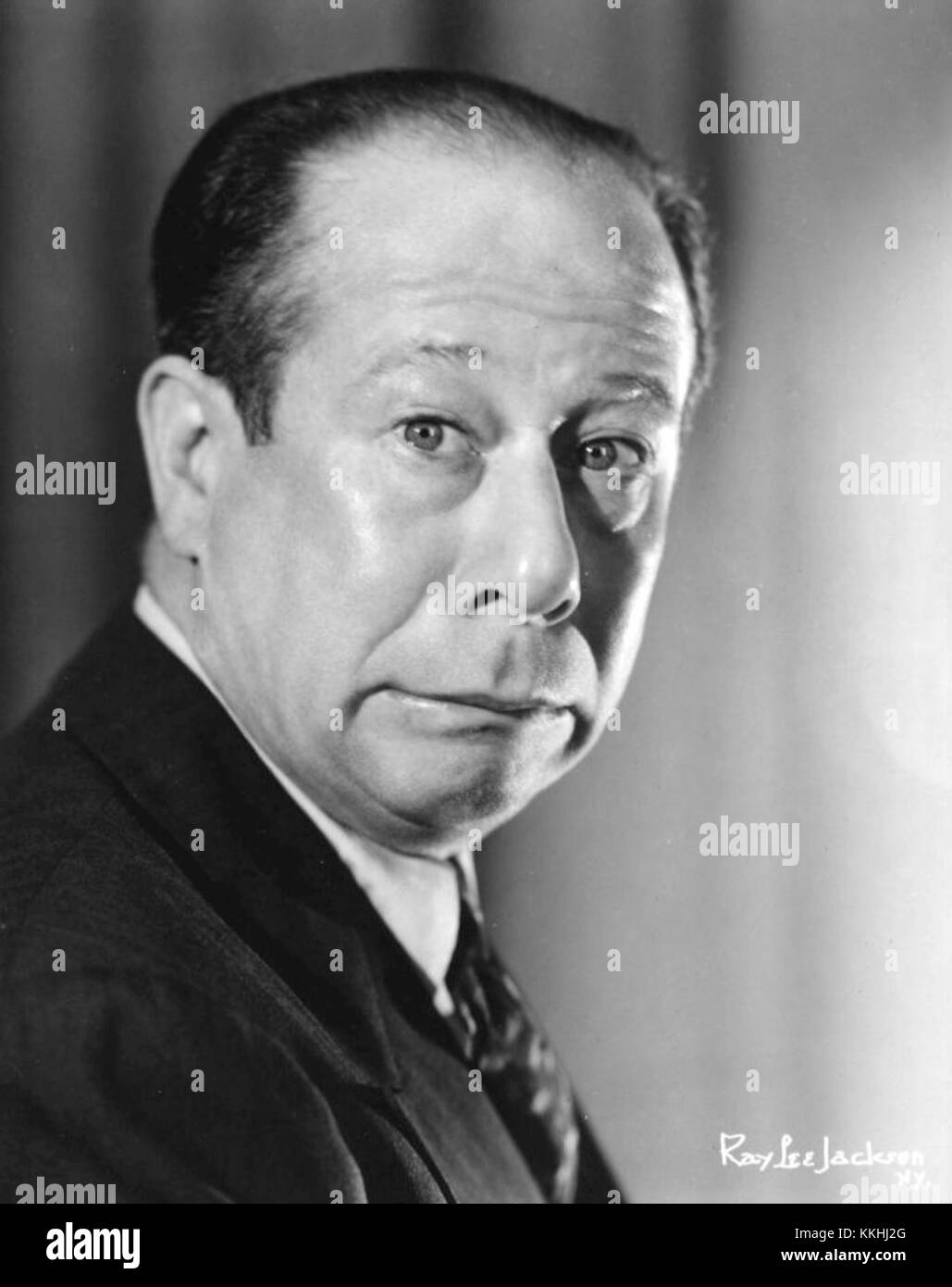 Bert Lahr, famous for his role as the Cowardly Lion in 'The Wizard of ...