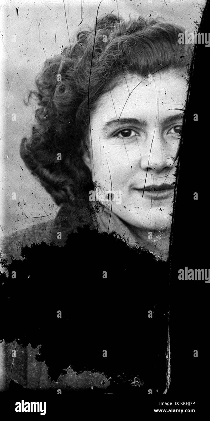 The collection '4 imagini: portrete Ca 20140312' features portraits ...