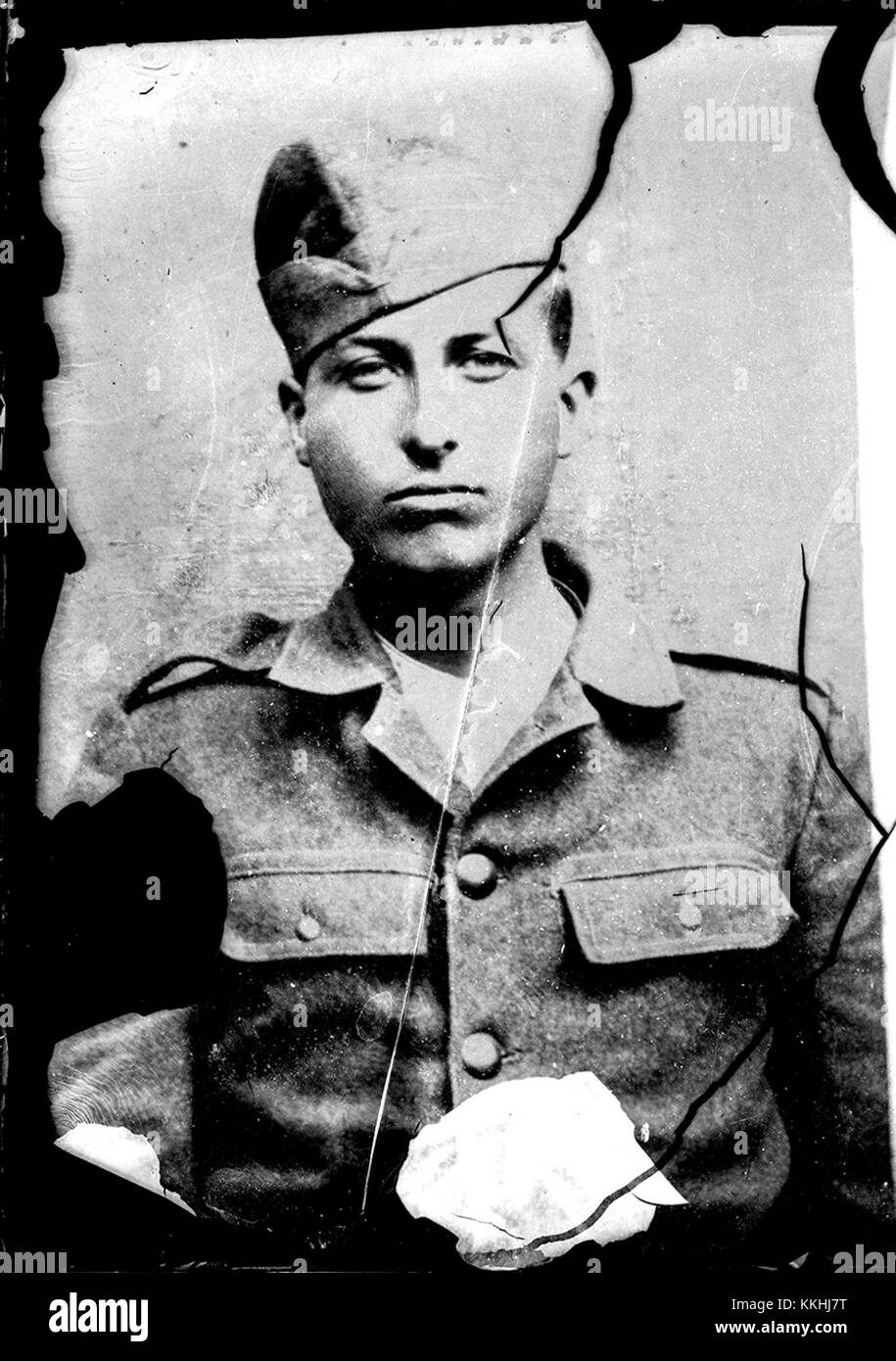 The image titled '2 imagini: portrete, reproduceri' includes two ...