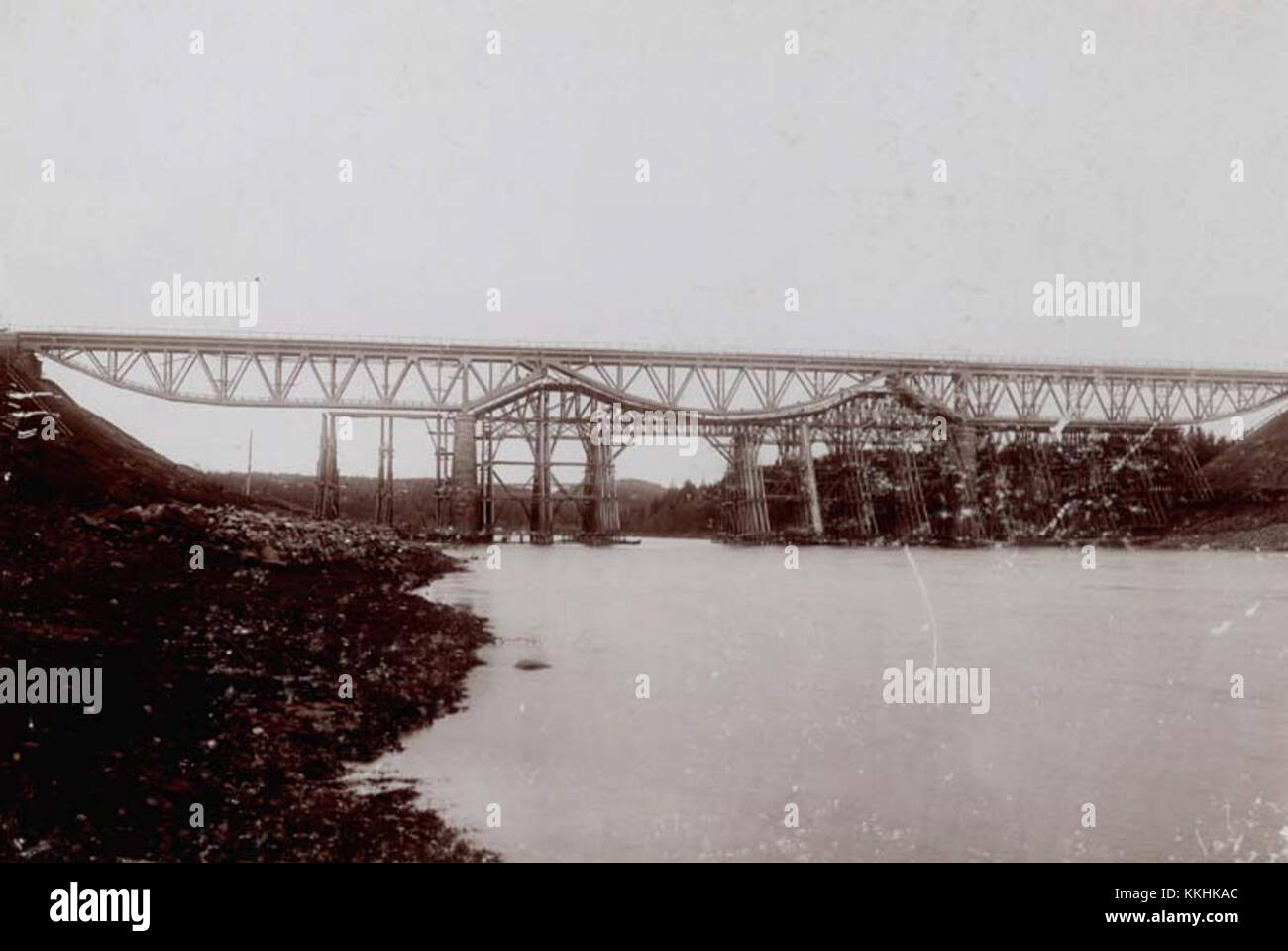 This image depicts the construction of a bridge over the Niemen River ...