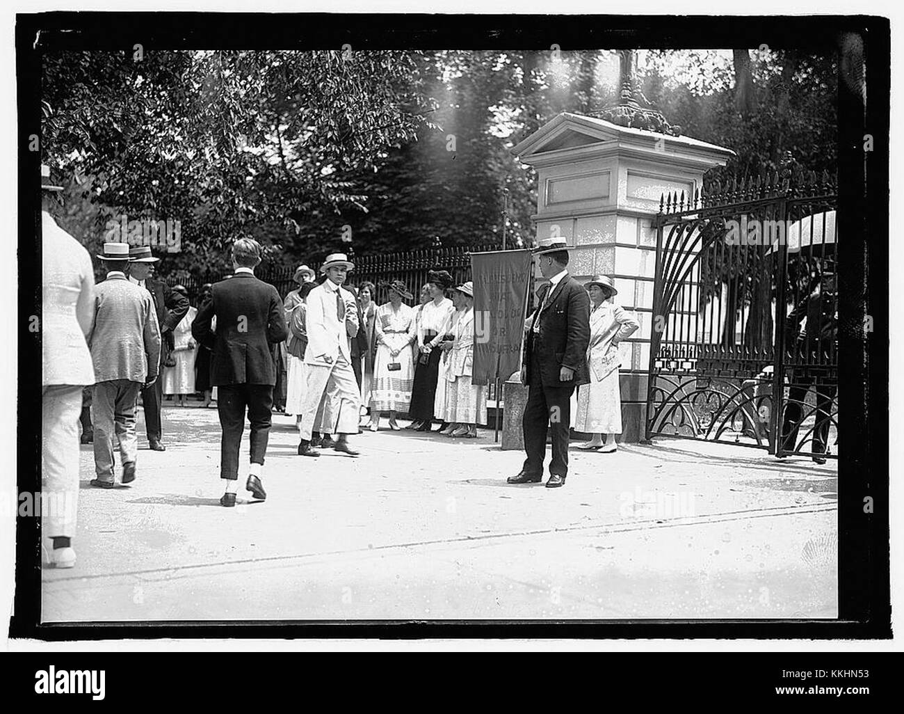 The photograph shows suffragettes protesting at the White House gate in ...