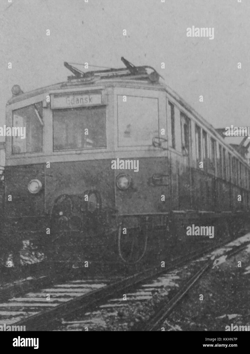 The SONY DSC EW90 (2) is a compact digital camera, designed for easy ...