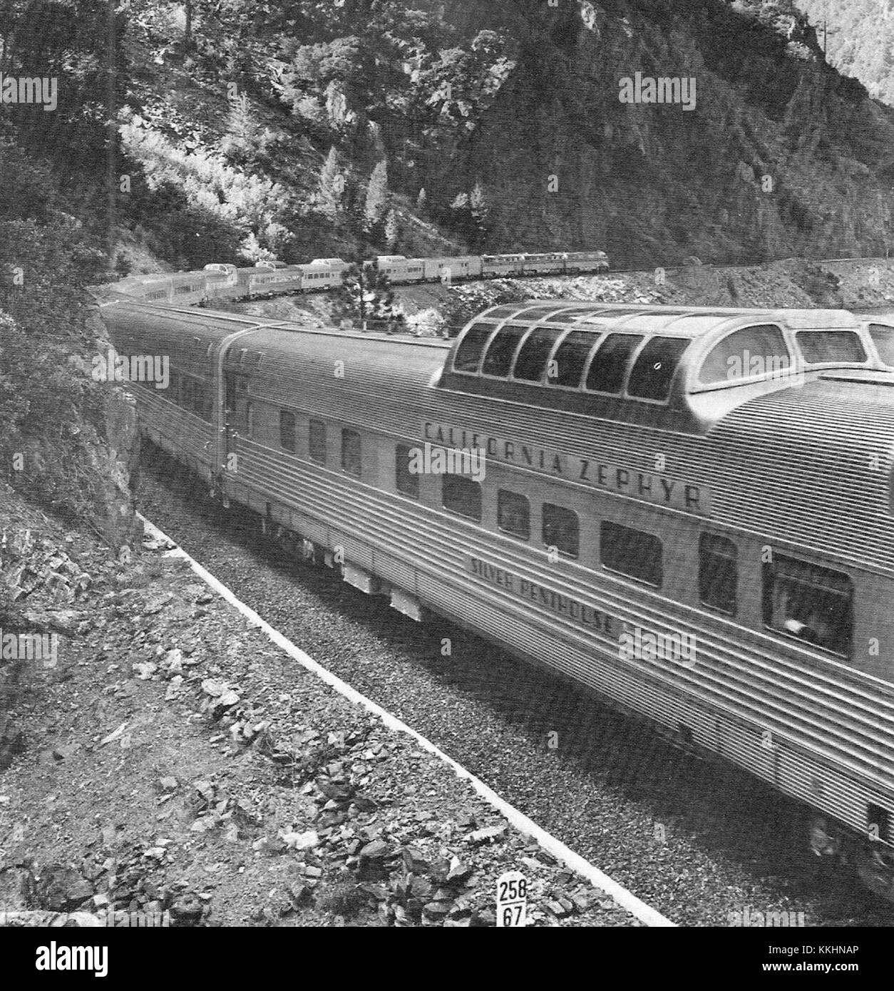The California Zephyr Vista Dome Silver Penthouse, a luxurious car on ...