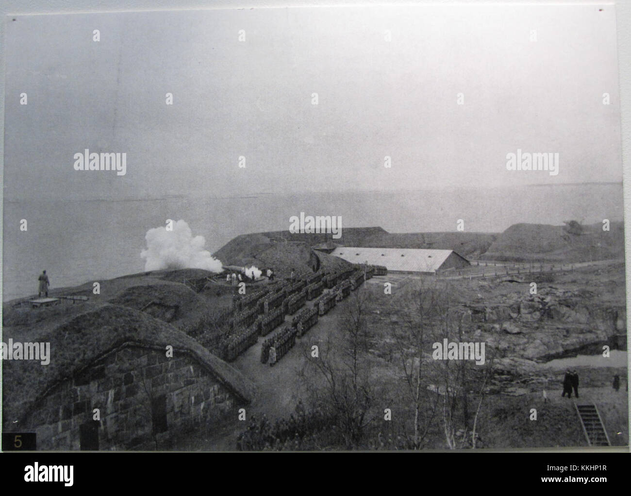 9 inch model 1867 firing salute in Kustaanmiekka Stock Photo - Alamy