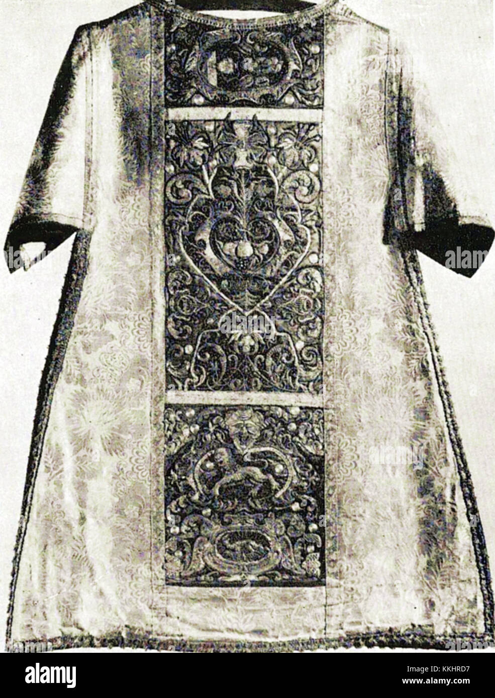 Liturgical vestments hi-res stock photography and images - Alamy