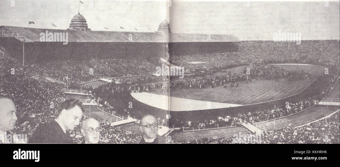 Billy Graham's 1954 London Crusade at Wembley, attracting thousands to ...