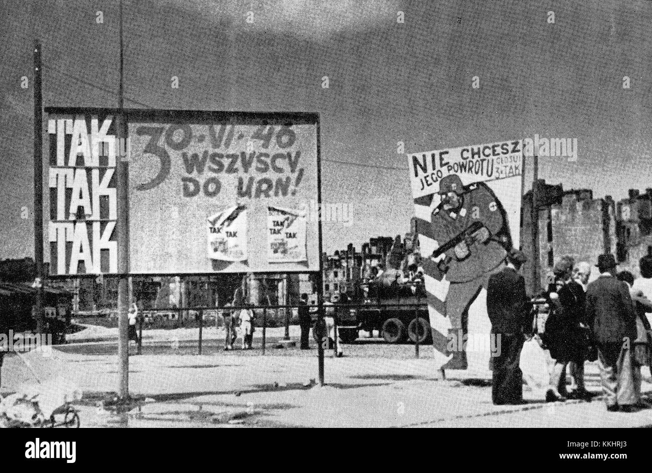 Tablice referendum 1946 Warszawa refers to a historical photograph ...