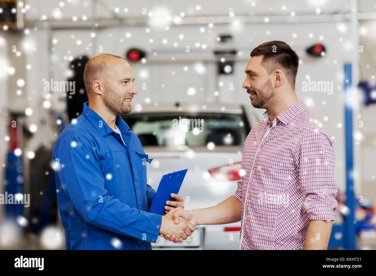 Car handshake mechanic hi-res stock photography and images - Alamy