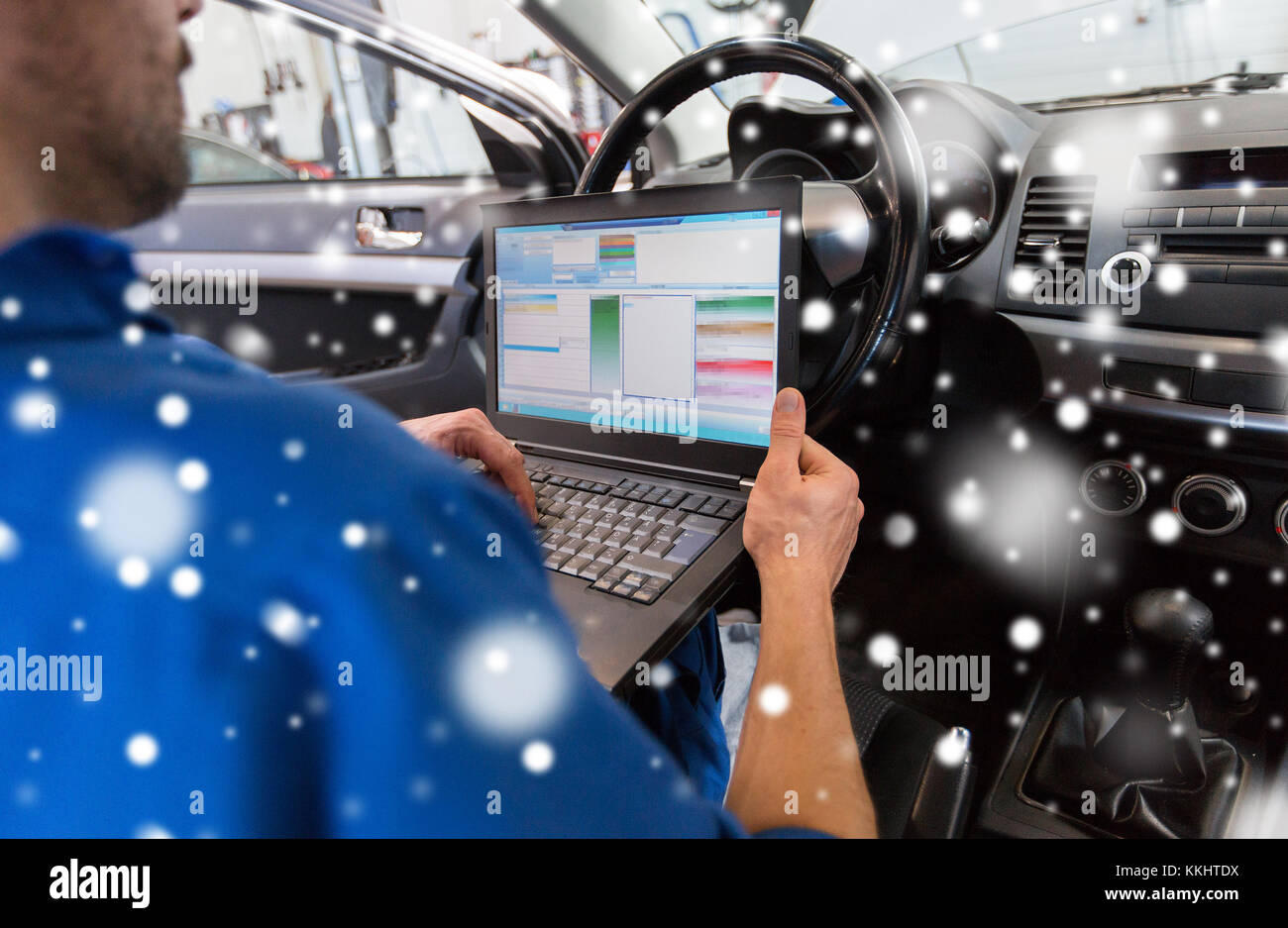mechanic man with laptop making car diagnostic Stock Photo - Alamy