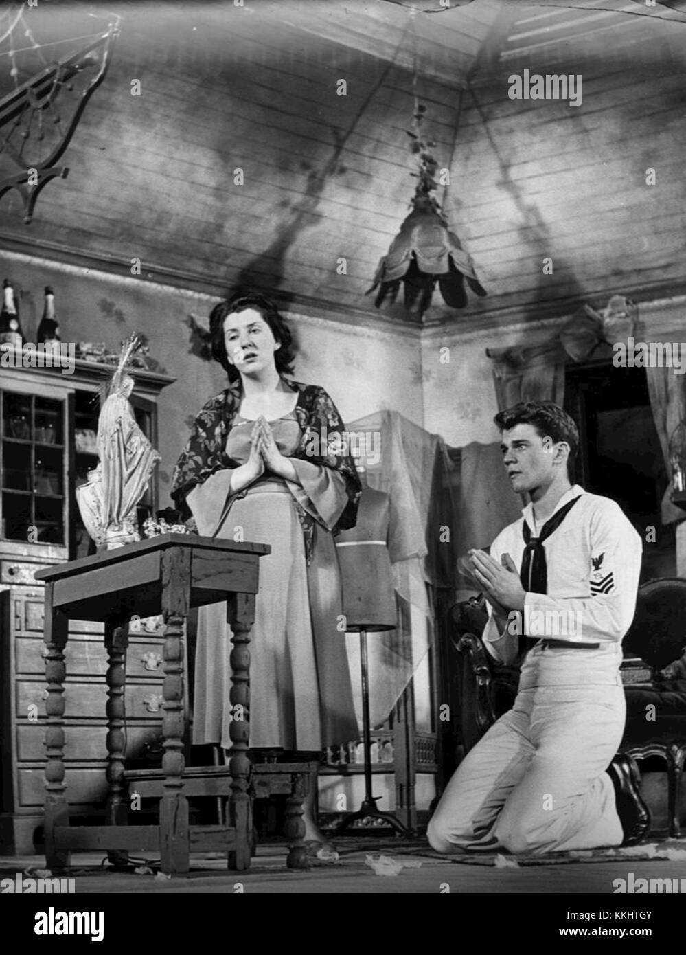A scene from the 1951 film 'The Rose Tattoo' featuring Maureen ...
