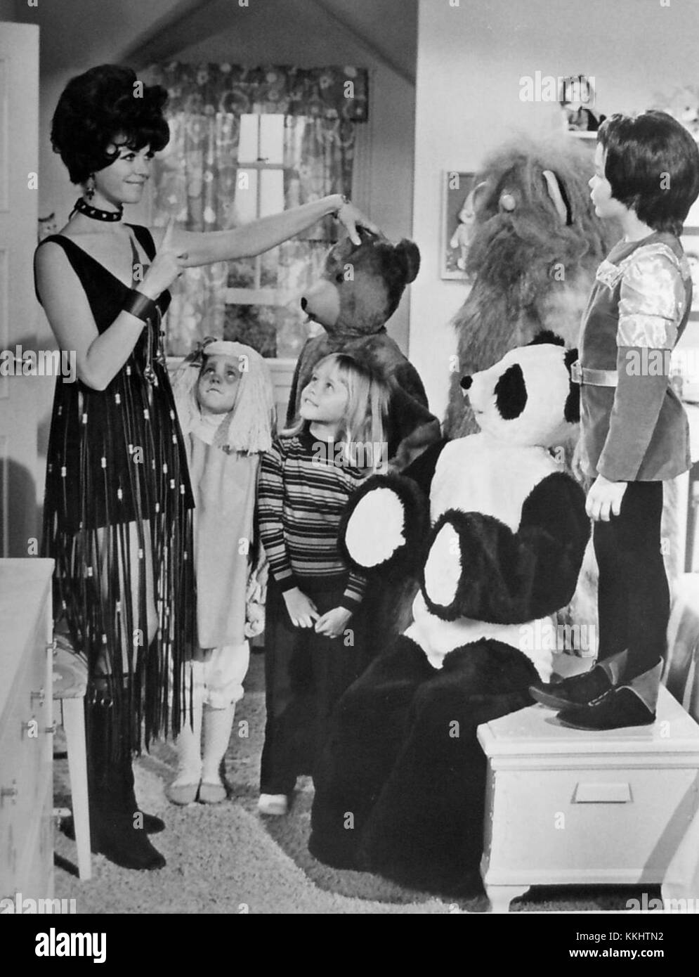 A scene from the 1971 TV series 'Bewitched', featuring Elizabeth ...