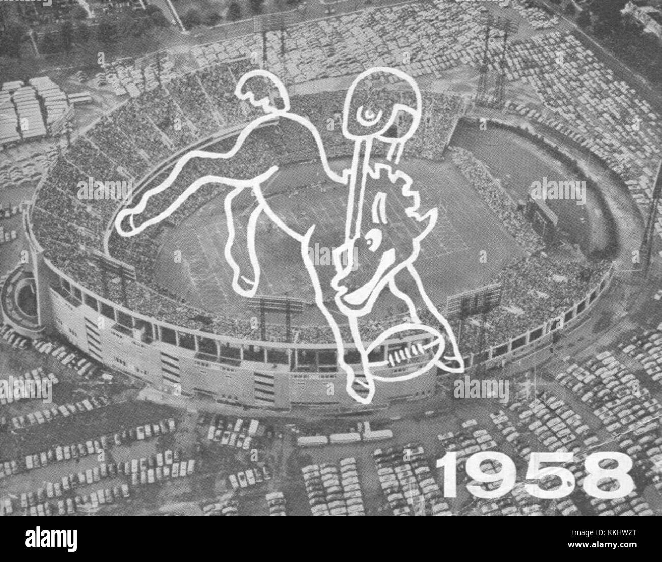 Large college football stadium Black and White Stock Photos & Images ...