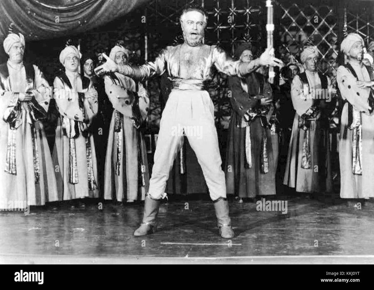 Alfred Drake starred in the 1954 Broadway musical 'Kismet,' known for ...