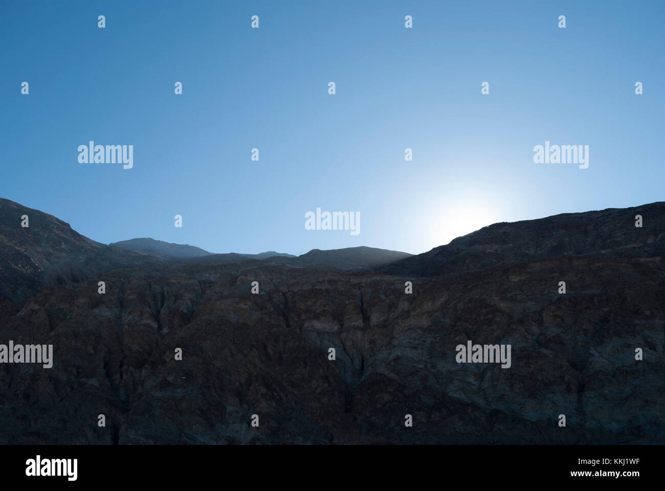 Early morning sunrise behind mountains hi-res stock photography and ...