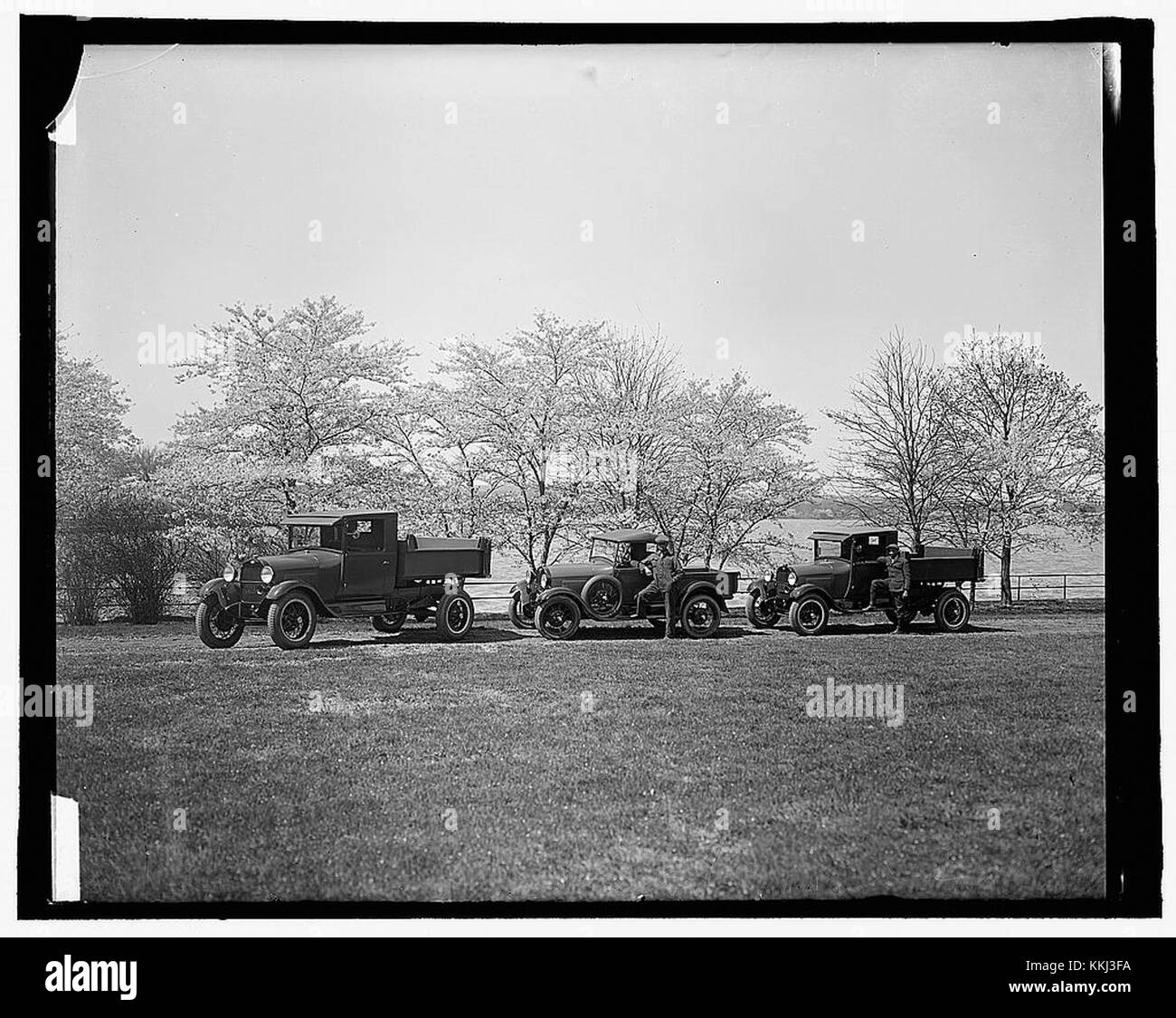 Trucks in line Black and White Stock Photos & Images - Alamy