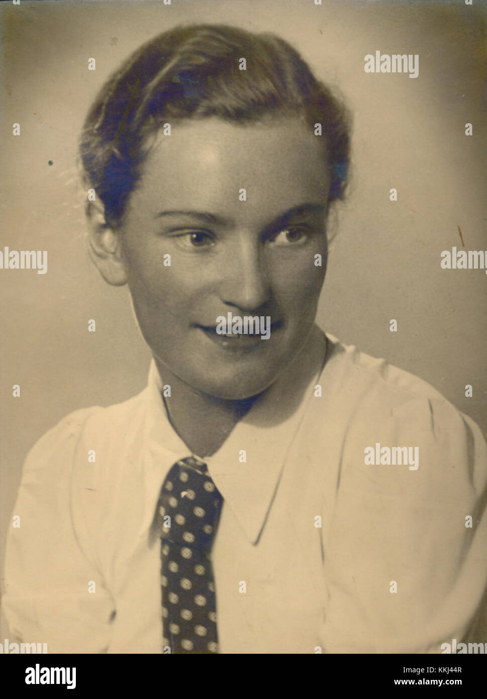 Irena Anders was a famous Polish singer, known for her powerful ...