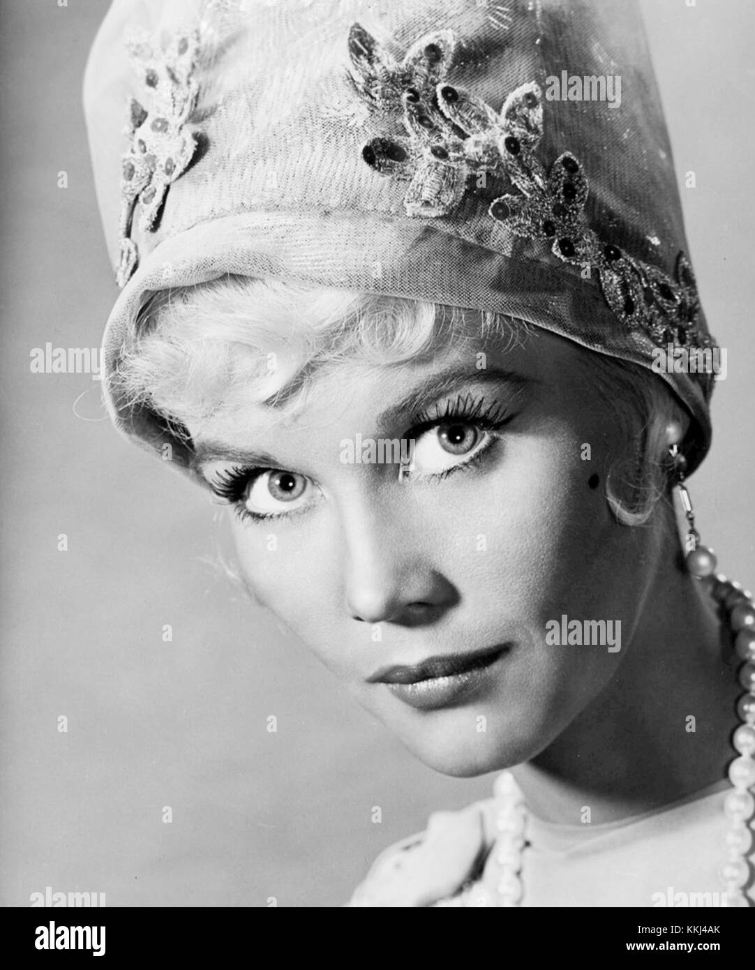 Actress 1960s fashion hi-res stock photography and images - Alamy