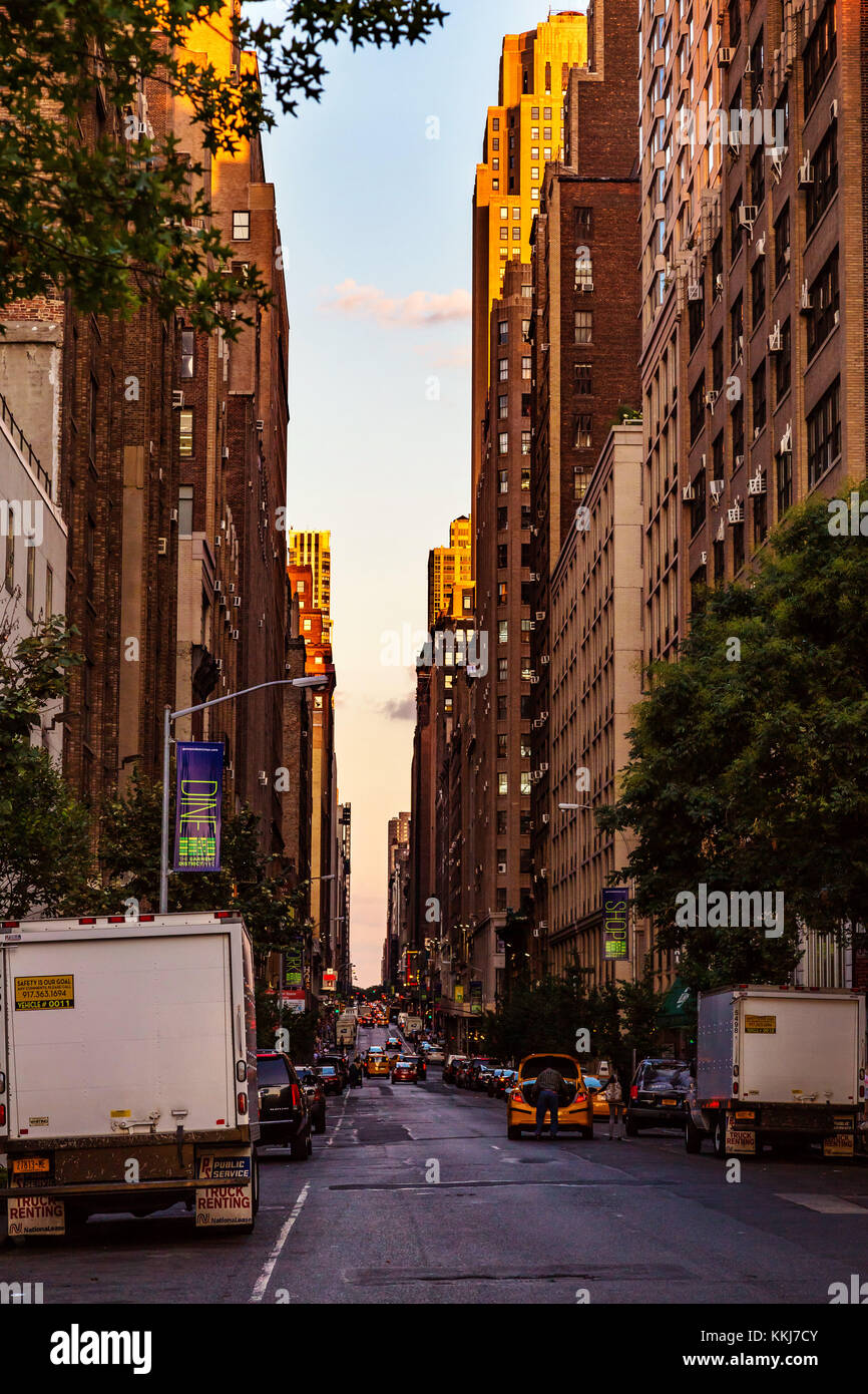 Manhattanhenge hi-res stock photography and images - Alamy