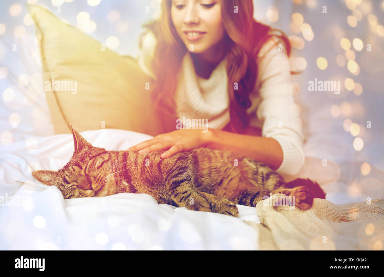 Woman young cat bed hi-res stock photography and images - Alamy