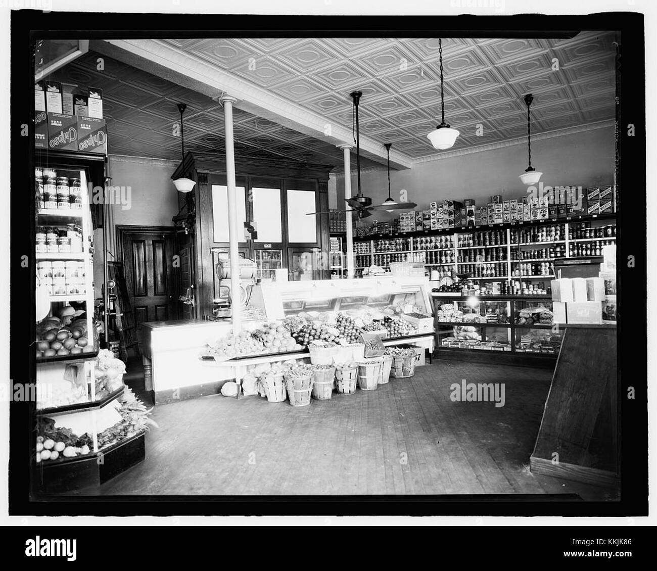 Book store interior vintage Black and White Stock Photos & Images - Alamy