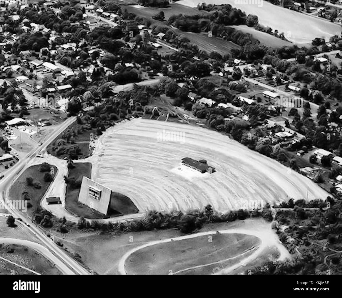 Drive in movie theater 1960s hi-res stock photography and images - Alamy
