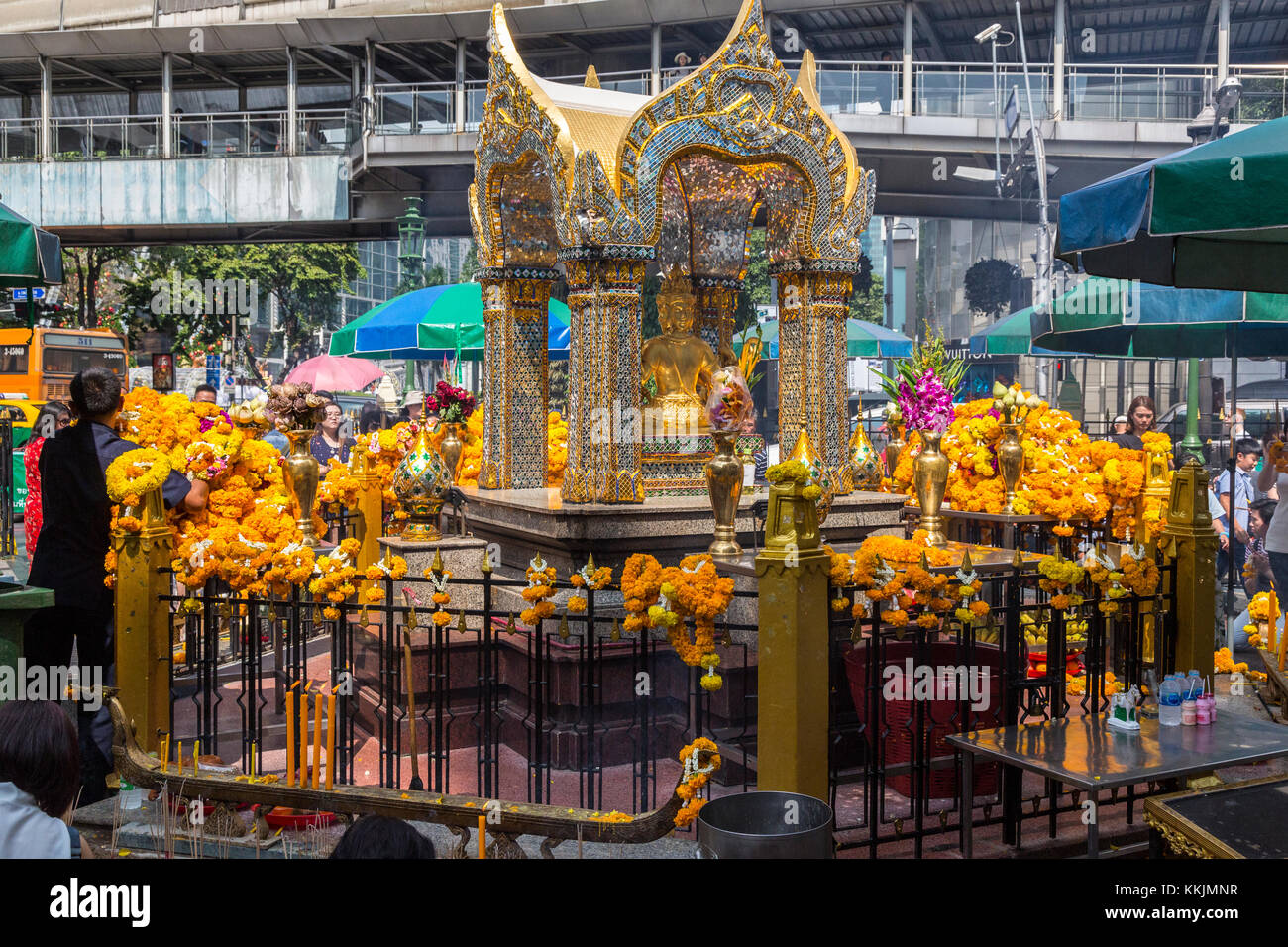 Bangkok, Thailand. Erawan Shrine Stock Photo - Alamy
