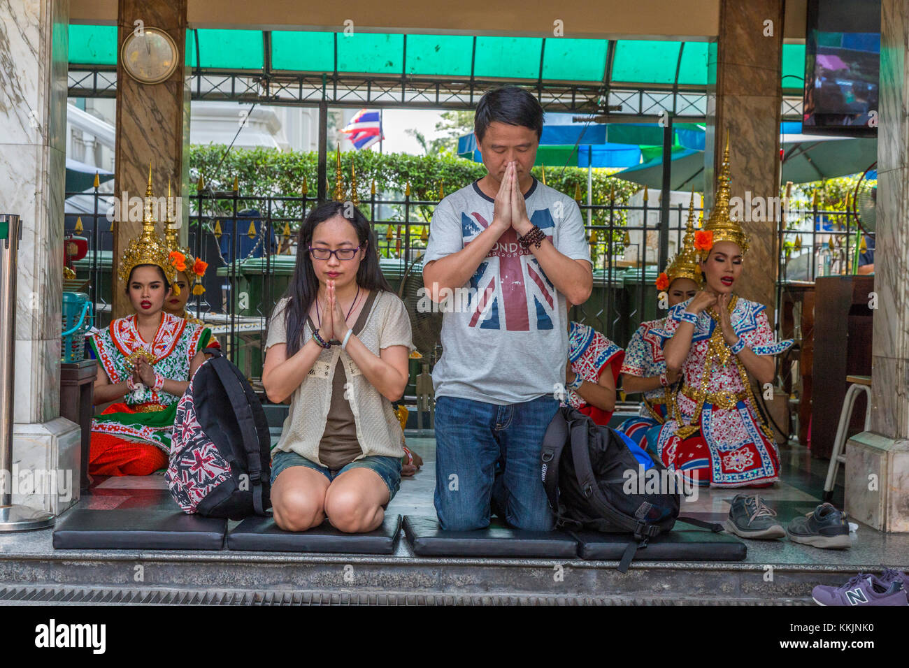 Bangkok thailand pray praying hi-res stock photography and images - Alamy