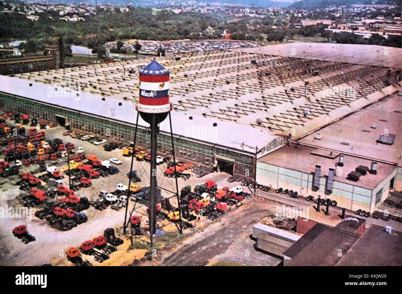 Mack trucks hi-res stock photography and images - Alamy