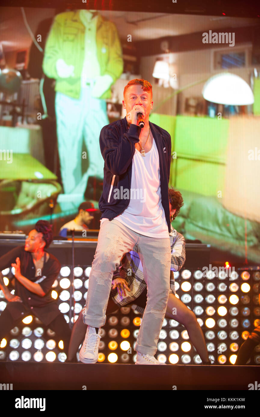 MIAMI BEACH, FL - DECEMBER 30: Macklemore performs during Orange Bowl ...