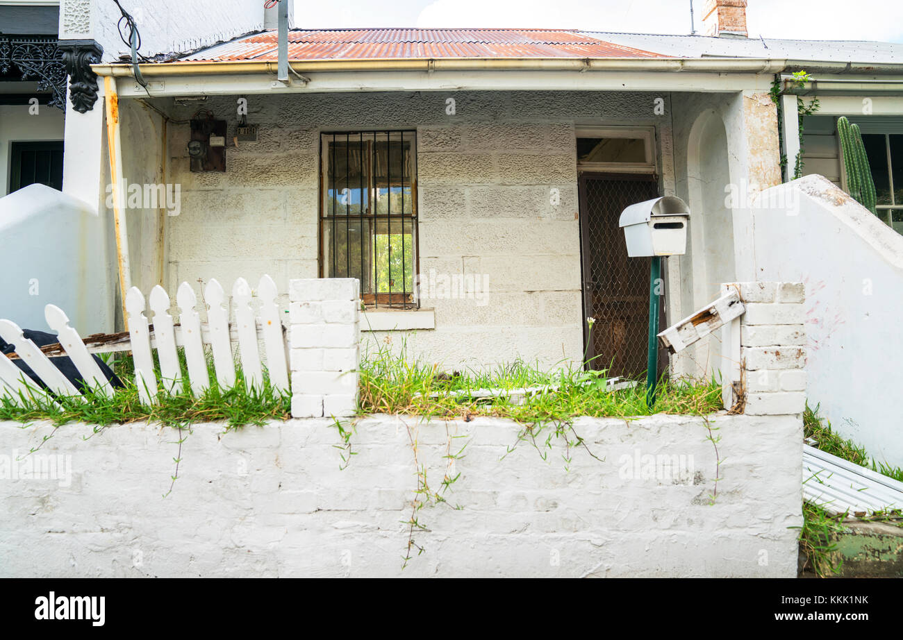 Abandoned house in run down condition falling apart need of owner do-up ...