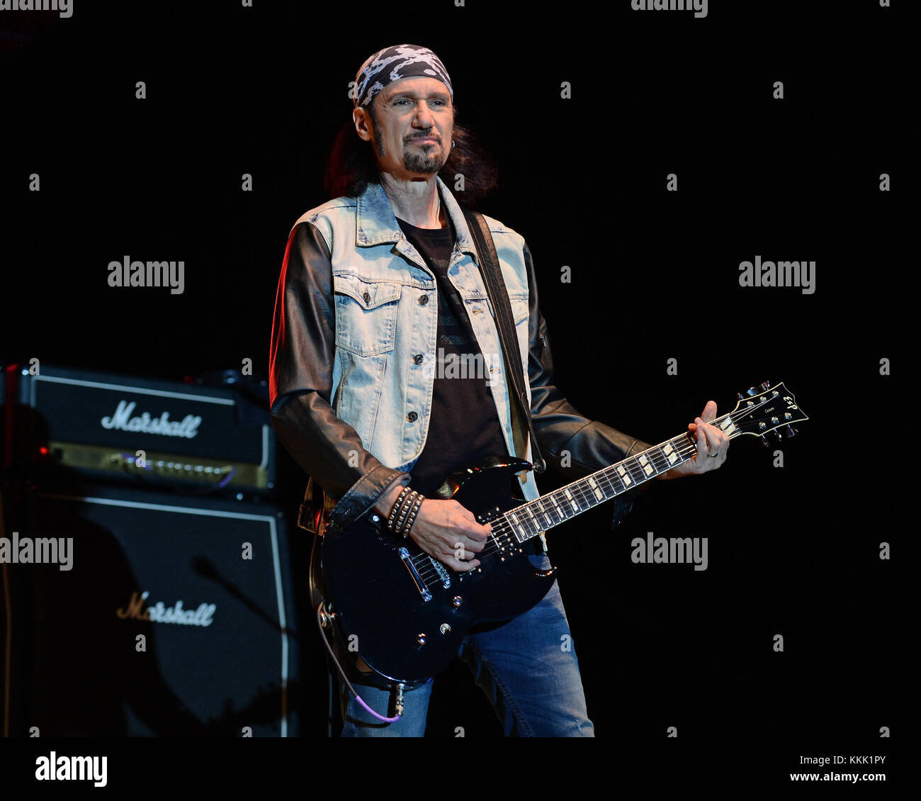 MIAMI , FL - DECEMBER 19: Mel Schacher, Max Carl, and Bruce Kulick of ...