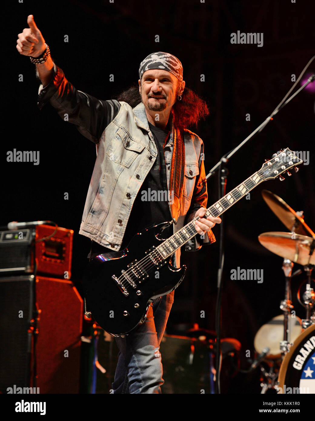 MIAMI , FL - DECEMBER 19: Mel Schacher, Max Carl, and Bruce Kulick of ...