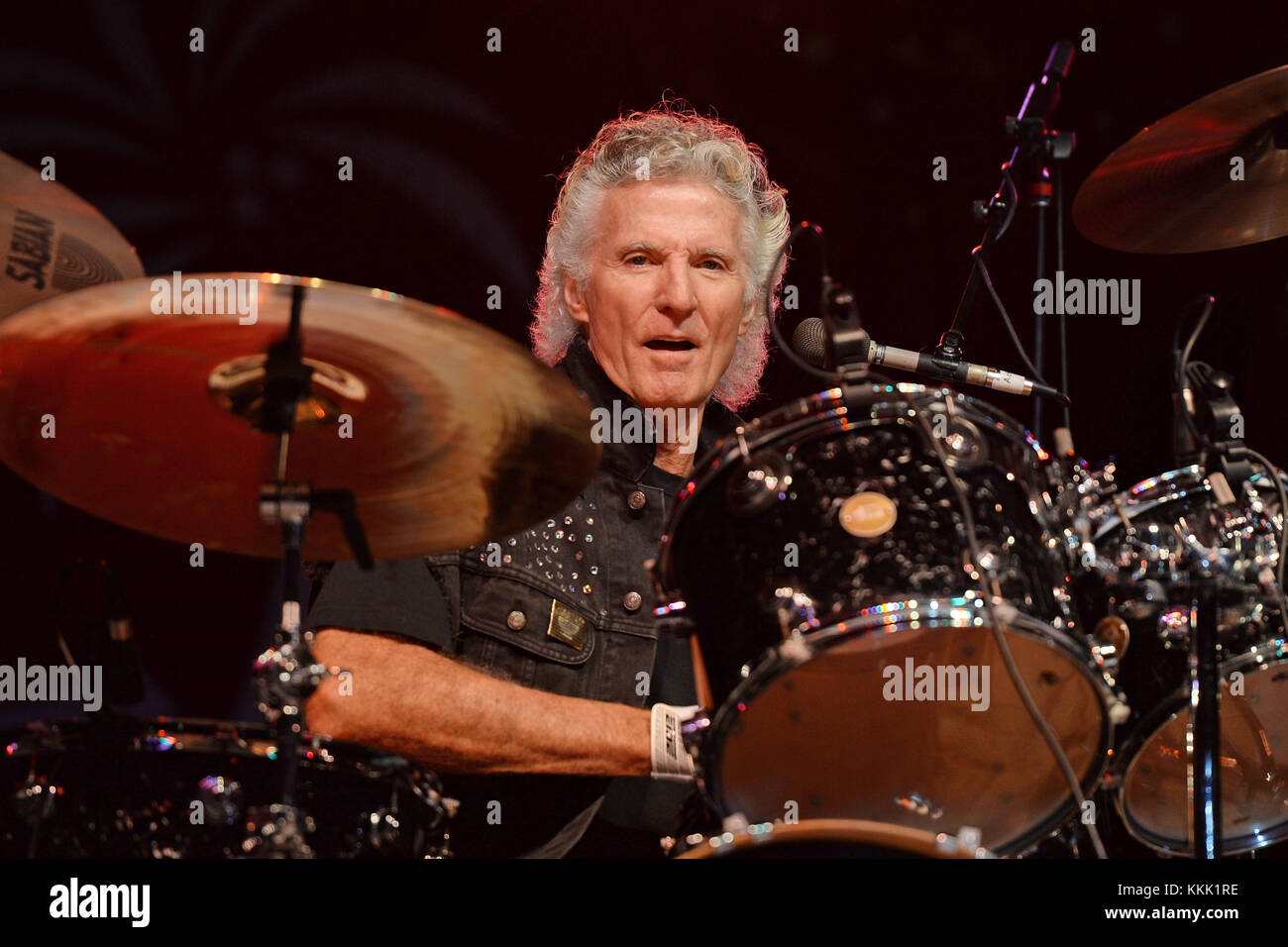 MIAMI , FL - DECEMBER 19: Mel Schacher, Max Carl, and Bruce Kulick of ...