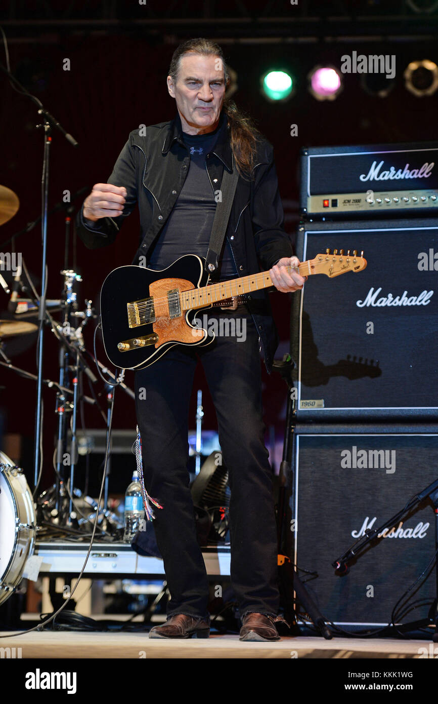 MIAMI , FL - DECEMBER 19: Mel Schacher, Max Carl, and Bruce Kulick of ...