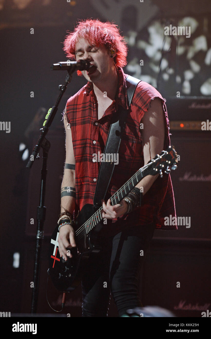 SUNRISE, FL - DECEMBER 18: Michael Clifford of 5 Seconds Of Summer ...