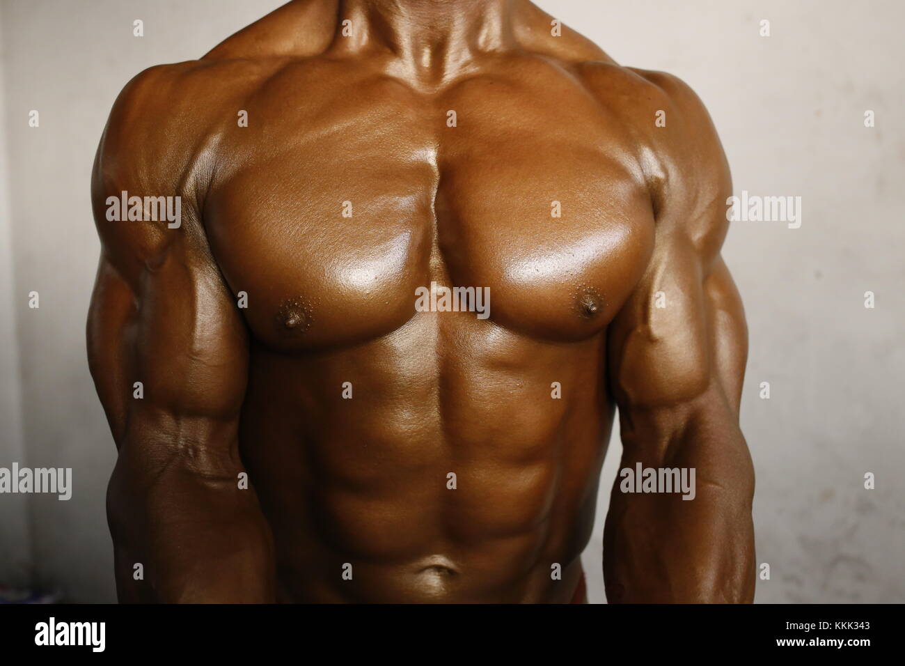 Dhaka, Bangladesh. 30th Nov, 2017. A Bodybuilder warms up backstage ...