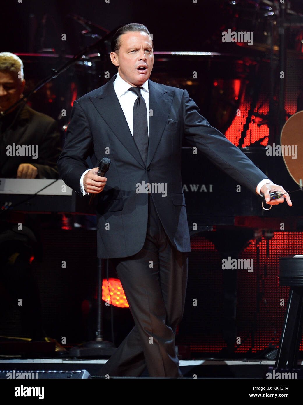 MIAMI, FL - DECEMBER 10: Singer Luis Miguel performs during a concert ...