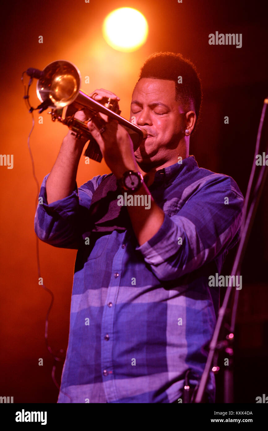 Fort edward revolution hi-res stock photography and images - Alamy