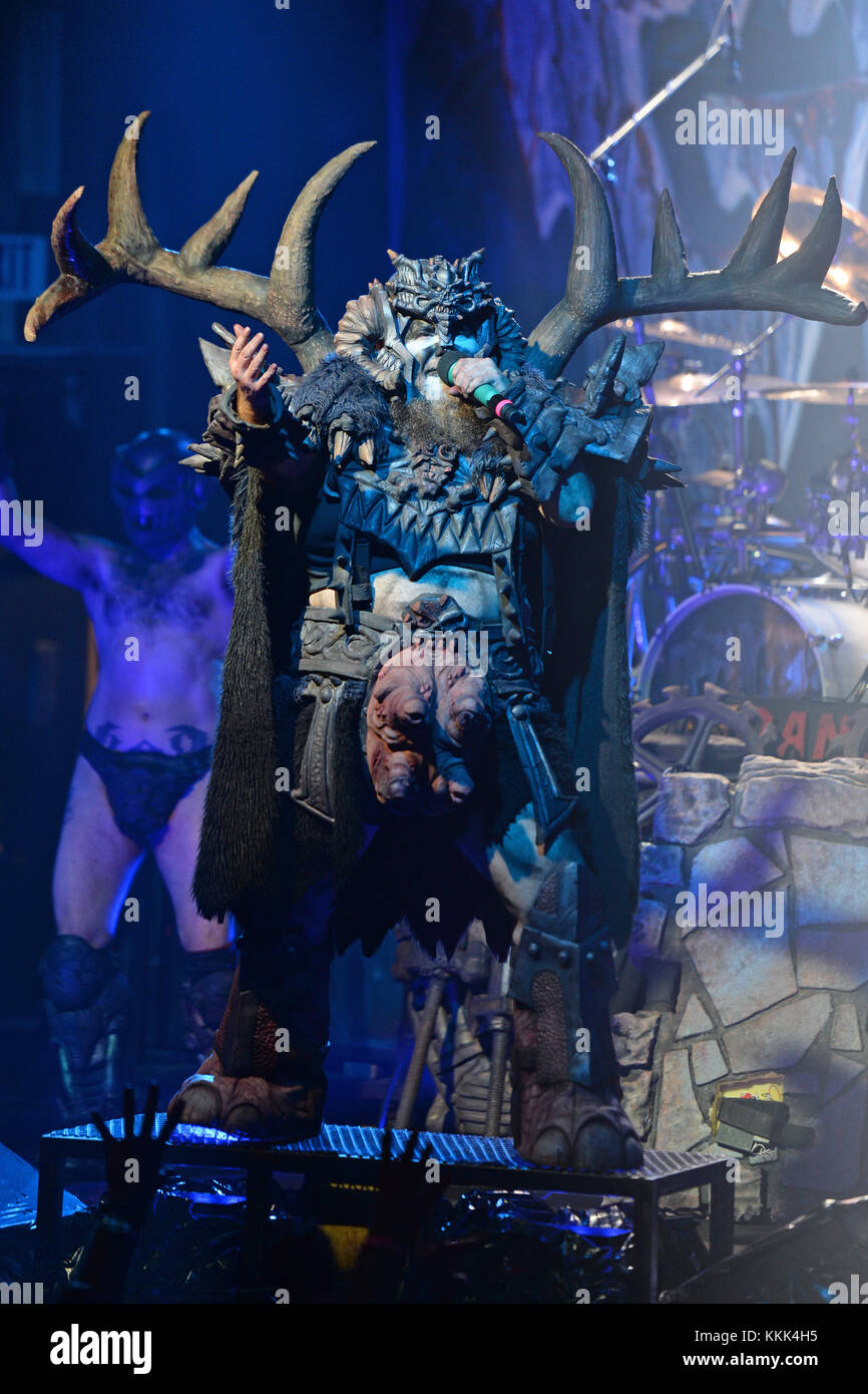 FORT LAUDERDALE, FL - NOVEMBER 27: Oderus Urungus of GWAR performs at ...