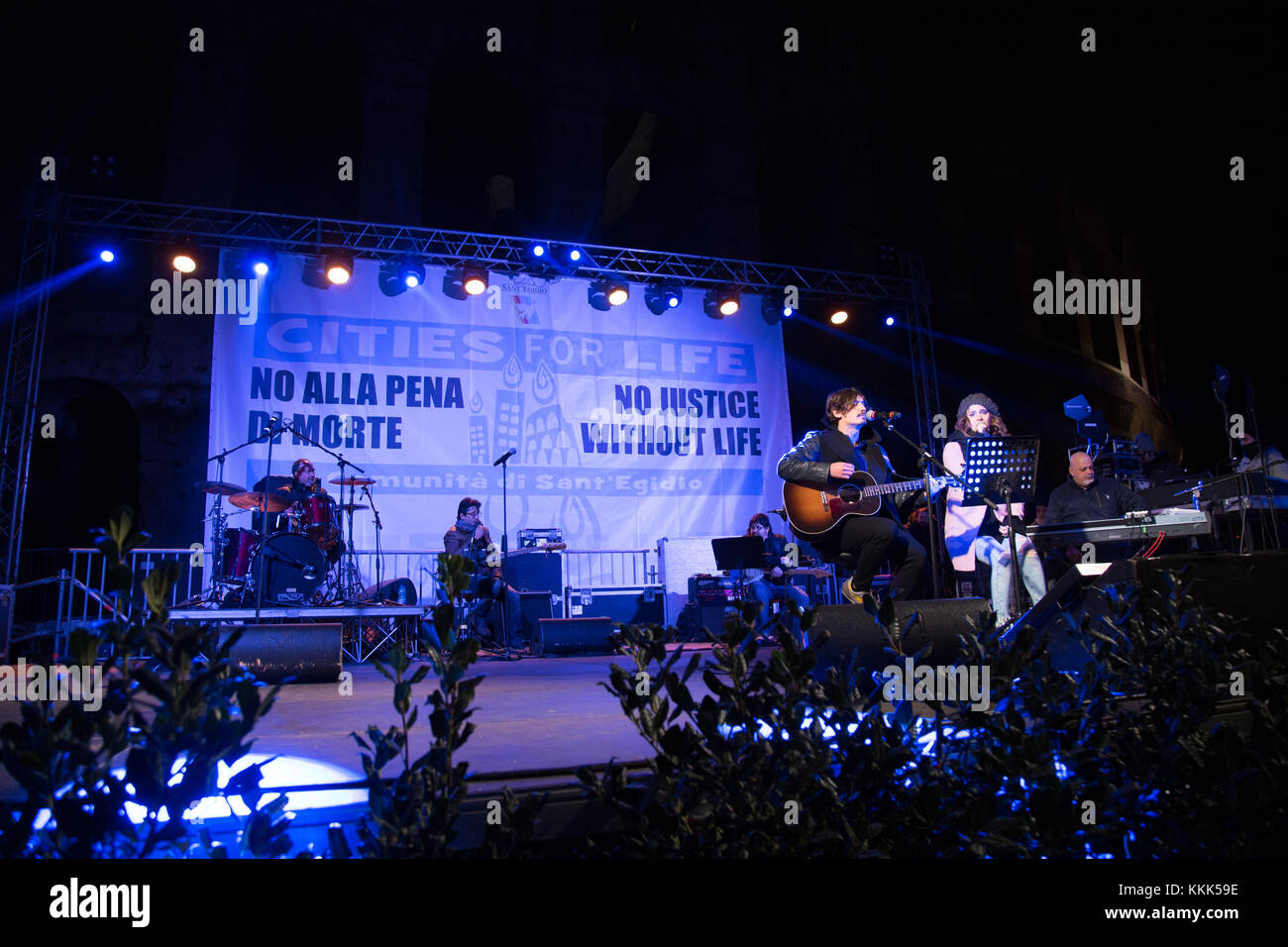 Roma, Italy. 30th Nov, 2017. Italian singers Giulia Luzi and Pier ...