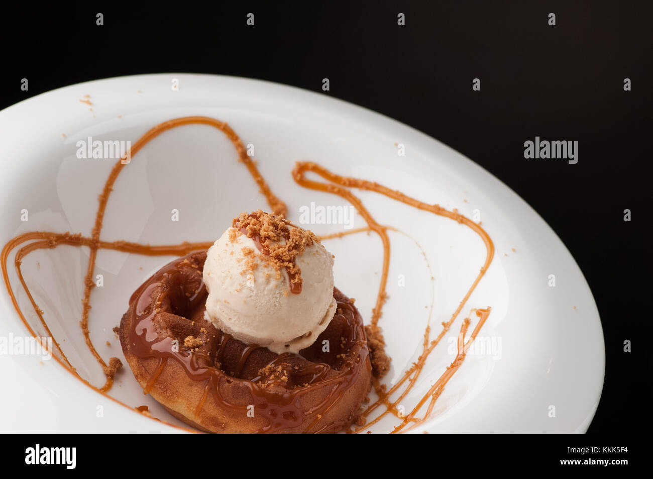 Ice cream in round hi-res stock photography and images - Alamy