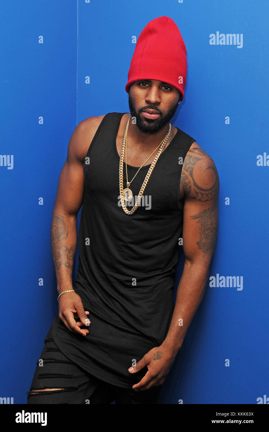 FORT LAUDERDALE, FL - NOVEMBER 13: Singer Jason Derulo poses for a ...