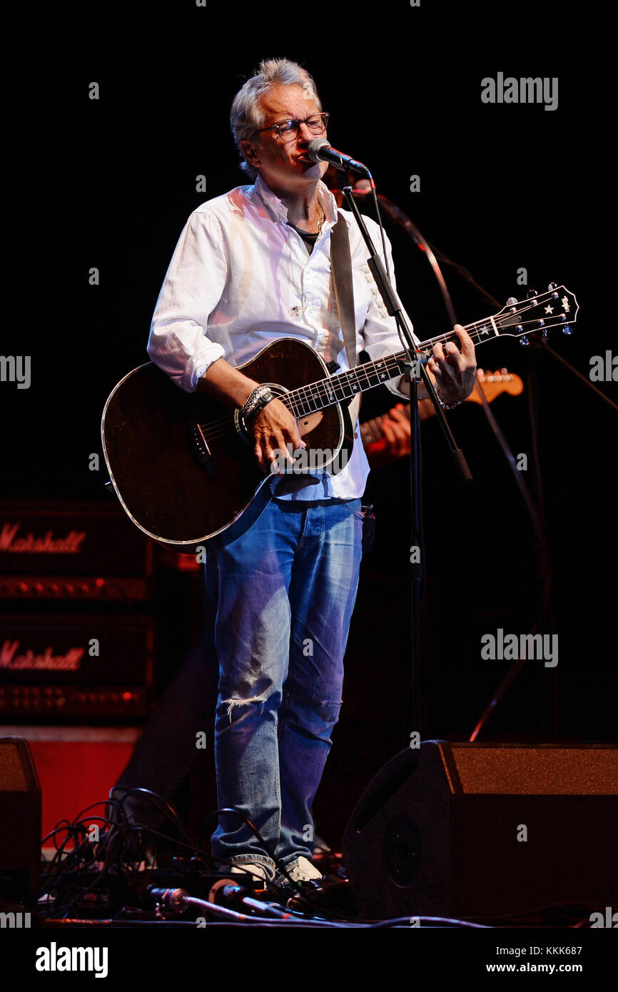 Gerry beckley hi-res stock photography and images - Alamy